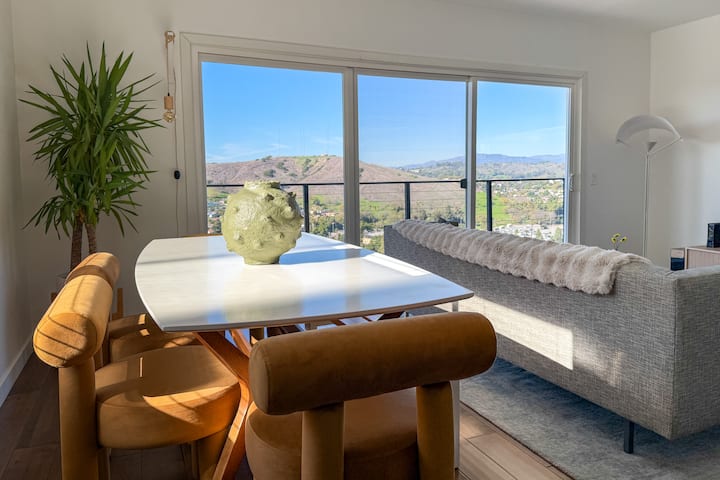Serene Hillside Home W/ City + Mountain Views! - Downtown - Los Angeles