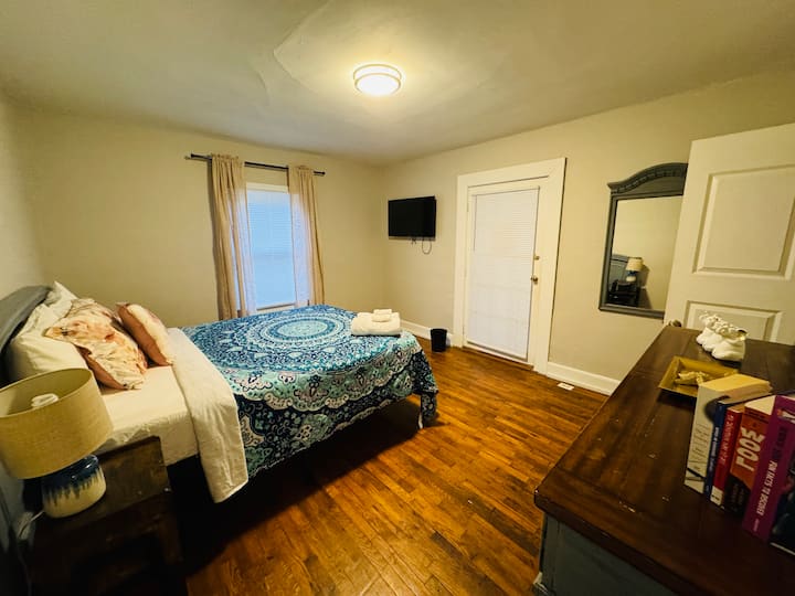 4bd 2b Walking Distance From Wake Forest + Pet Fee - Winston-Salem, NC