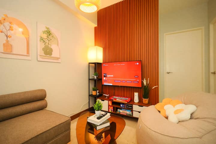 Makati 2br Cozy Condo W/ Balcony View - Manila