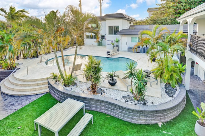 Modern Beach Retreat | Steps To Sand + Pool - Pompano Beach, FL
