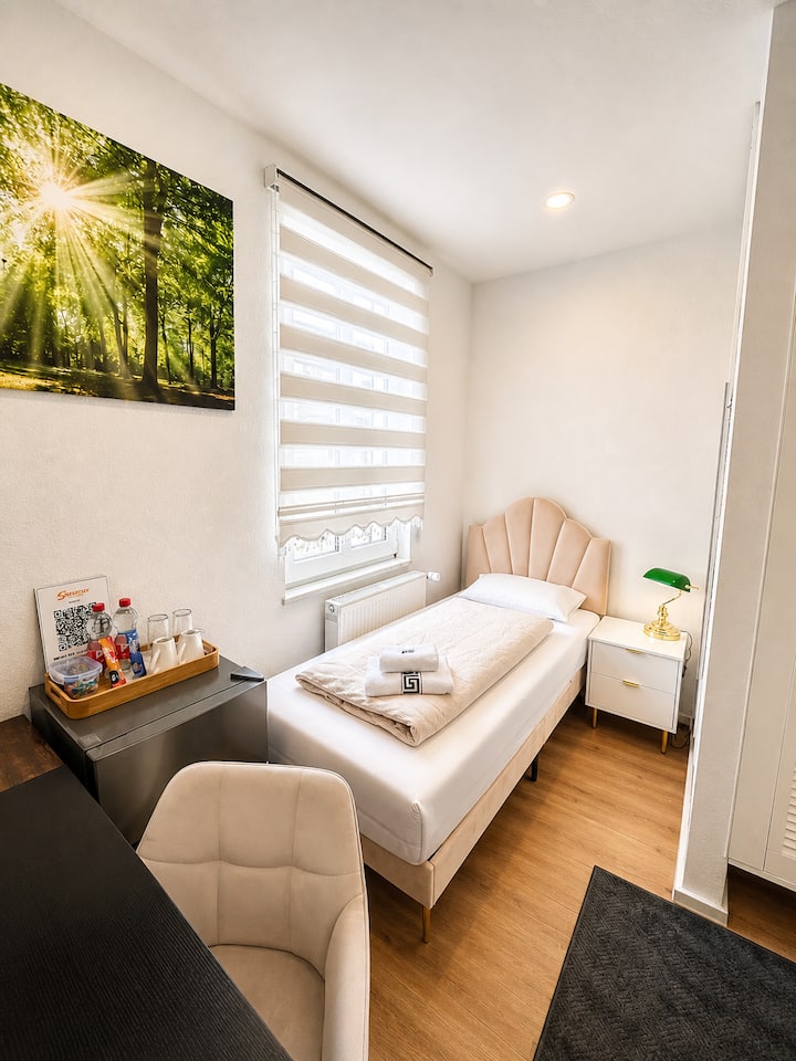 Twin Room With | 2 Single Beds & Desk 13 - Wuppertal