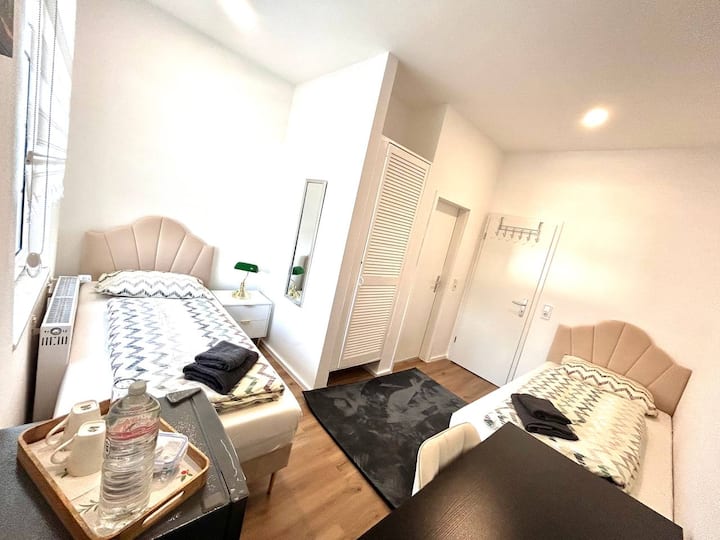 Twin Room With | 2 Single Beds & Desk 13 - Wuppertal