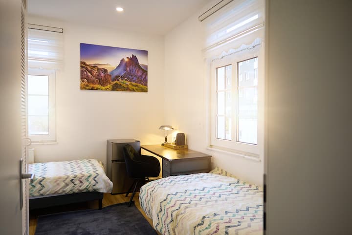 Twin Room With | 2 Single Beds & Desk - Wuppertal