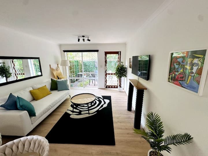 Contemporary Cozy Corner - Stellenbosch Stay - Stellenbosch