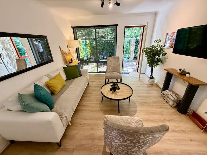 Contemporary  Cosy Corner - Stellenbosch Stay - Stellenbosch