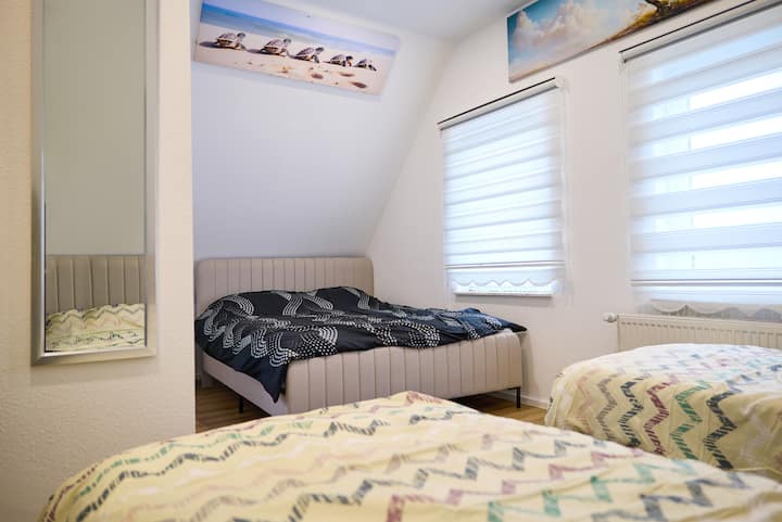 Family Room With One 160 Cm Bed + Two 90 Cm Beds - Wuppertal