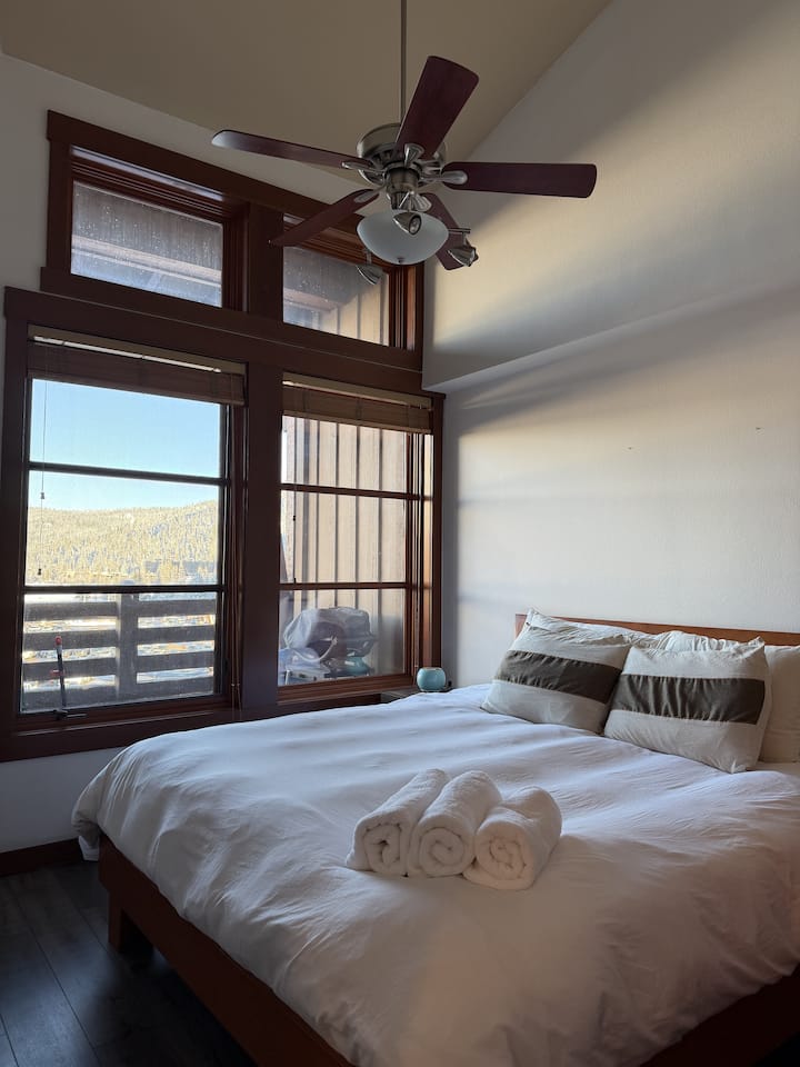 Ski In Ski Out Palisades Top Fl King Bed + Parking - Olympic Valley, CA
