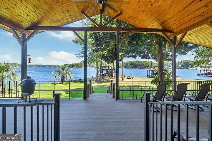 The 127 At Lake Sinclair • Your Waterfront Escape! - Milledgeville, GA