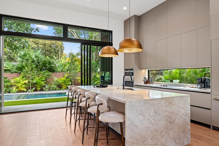 Luxury 4br/2ba Pool Design District/wynwood - Miami, FL