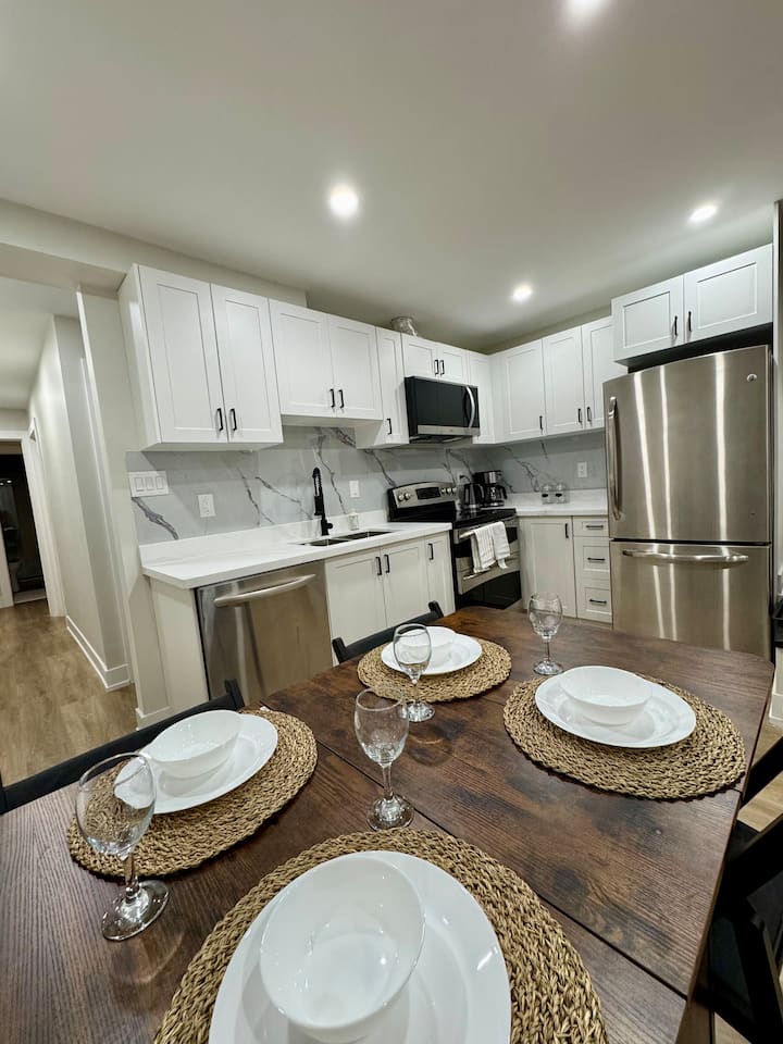 Modern 2 Bed Apartment - Beaches, Toronto - Toronto, ON