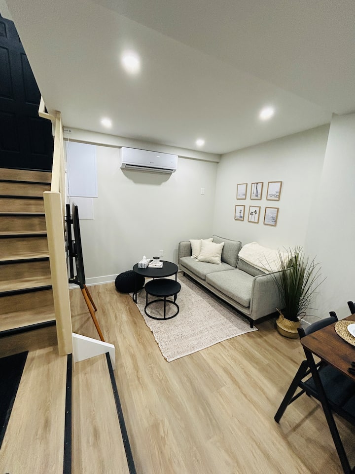 Modern 2 Bed Apartment - Beaches, Toronto - Toronto, ON