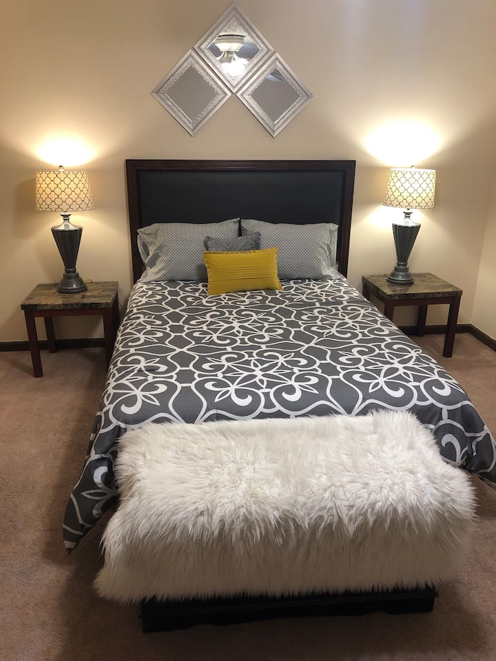 Bright Modern Retreat With Cozy Furnishings - Snellville, GA