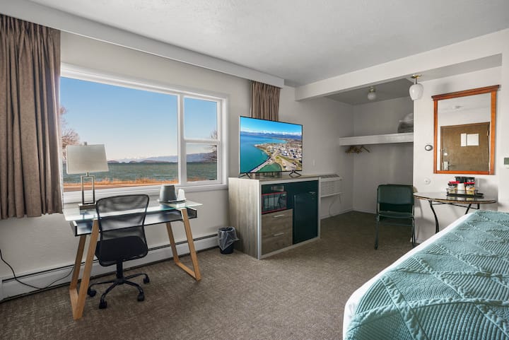 Classic King Room With Partial Lake Views- T4k - Polson, MT