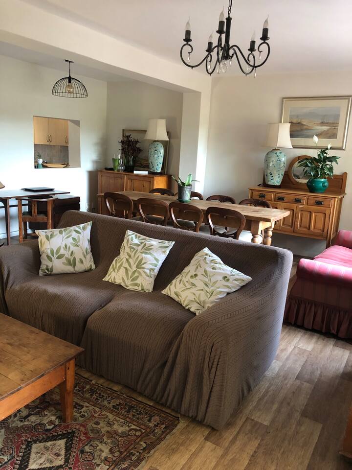 Little Gem With Lots Of Outdoor Space Around You. - Somerset West