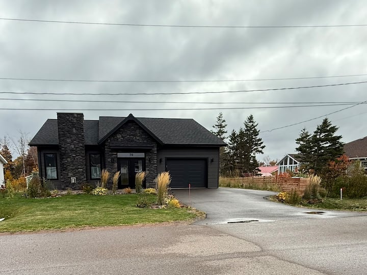 The Black House In Rustico - Cavendish