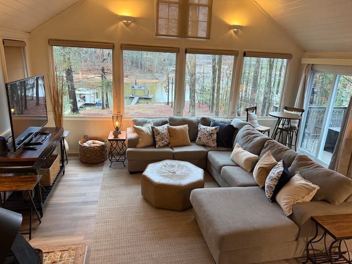 Lakefront Oasis W/pontoon - Jacuzzi & More - Lake Lanier, GA