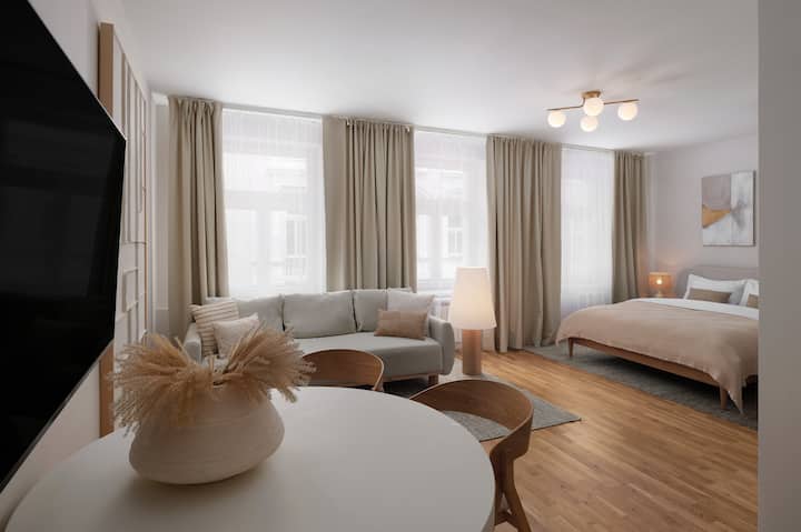 Deluxe Designer Studio | Central, Xbox & Games - Prag