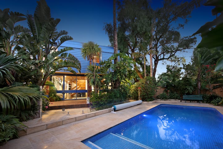 Architect Designed Lush Retreat With Pool - Melbourne