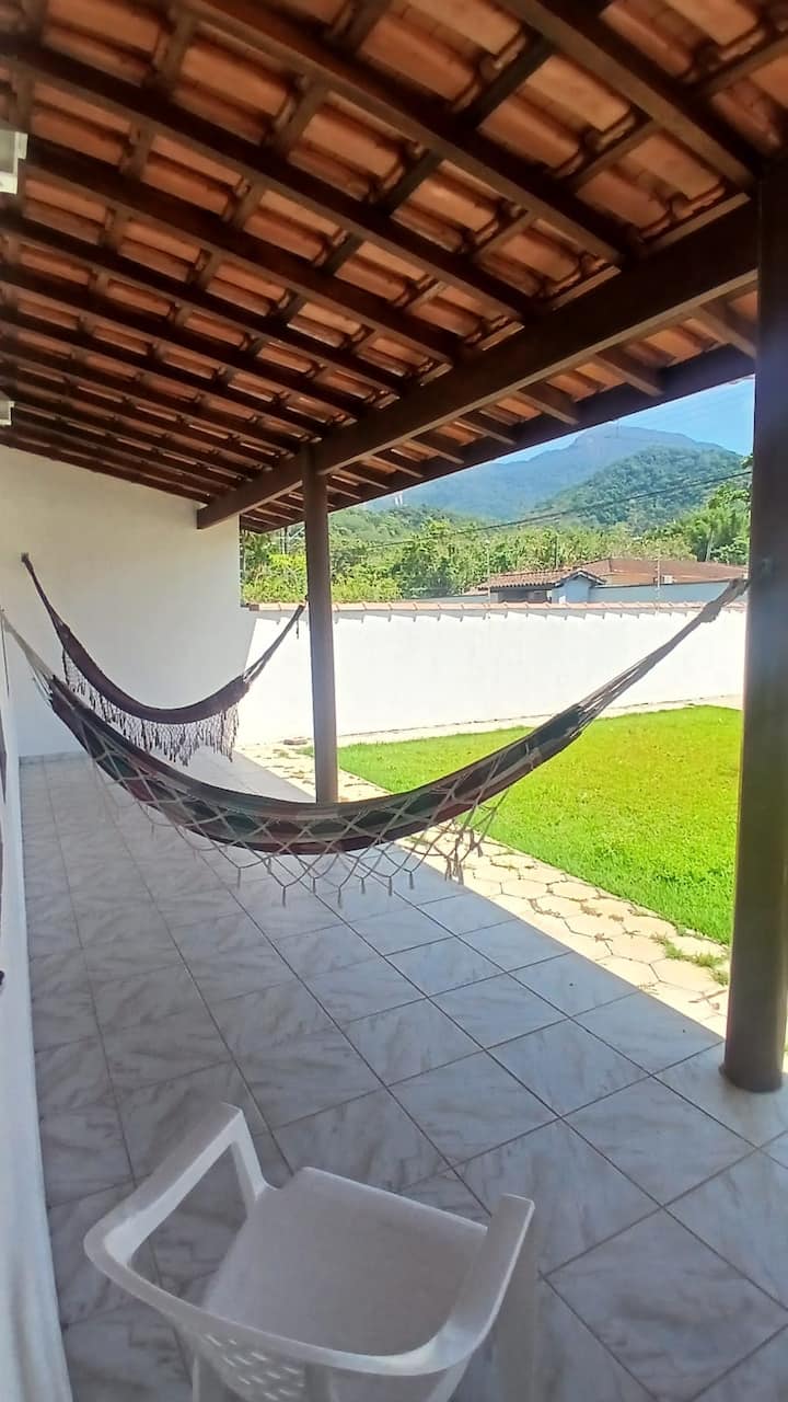 Casa Espaçosa Com Ar-condicionado E Churrasqueira - Caraguatatuba