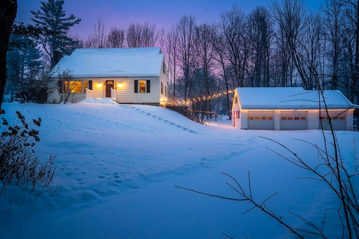 Evergreen Escape - Private Hot Tub, Walk To Town - Bethel, ME