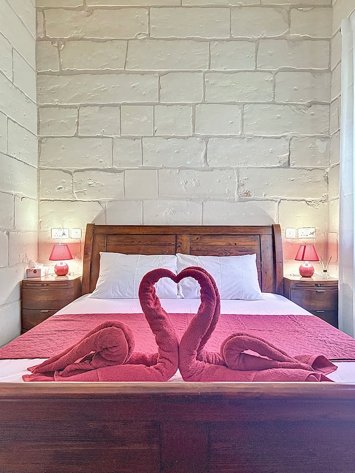 Charming Maltese Townhouse • Prime Gzira Location - Malta