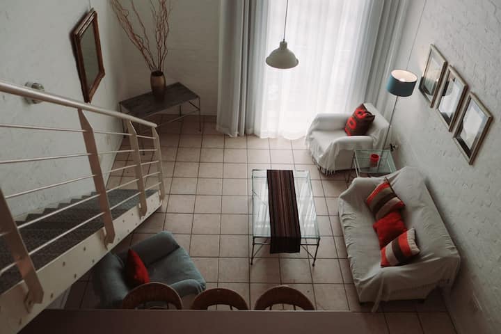 Centrally Located, Minimalist Loft In Green Point. - Camps Bay