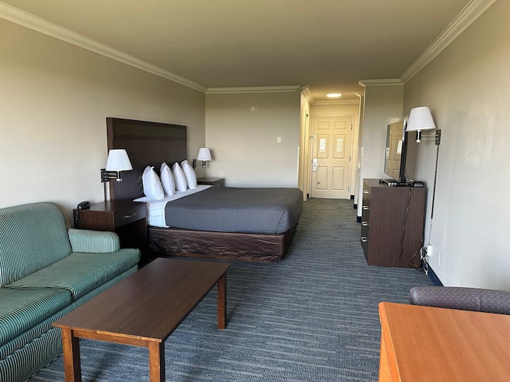 Luxury Handicap King Bed With Sofabed Oceanview - Ocean Shores, WA