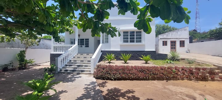 Vivenda Amendoeira De Praia - Mozambique