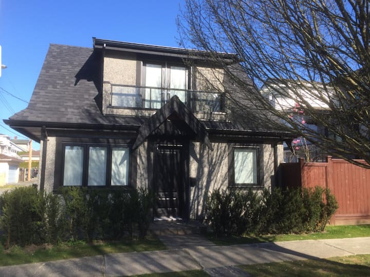 Modern, Central & Comfortable Vancouver Cottage - Vancouver