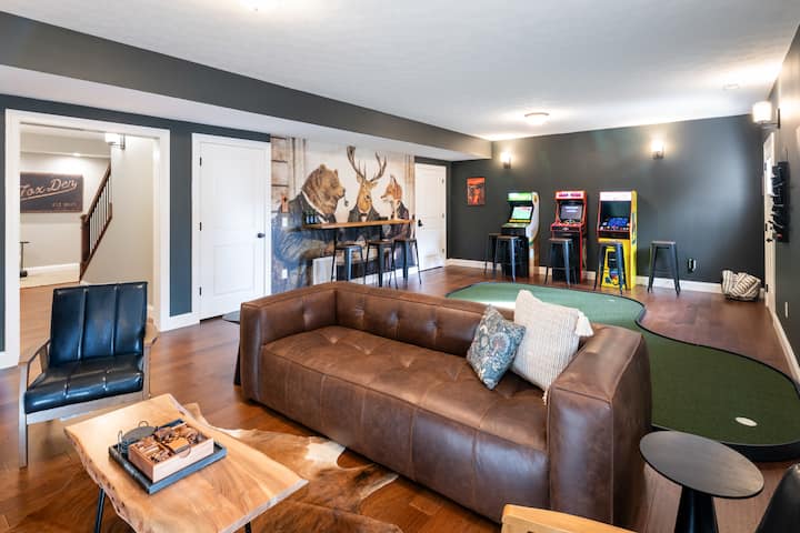 New Build, Luxe Design, Hot Tub+game Room, Pets Ok - Massanutten, VA