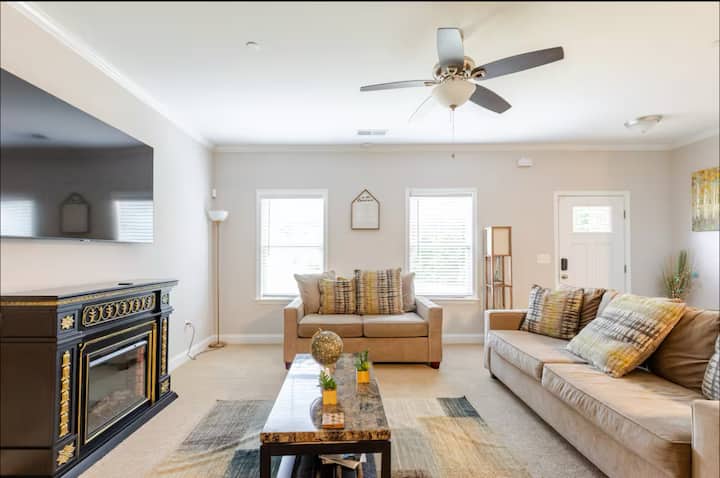 Modern Luxury Townhome-fully Equipped - Stockbridge, GA