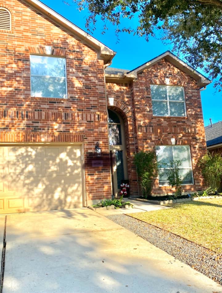 Lux Vibes Central 
H-town W/fire Pit Next 2 It All - Houston