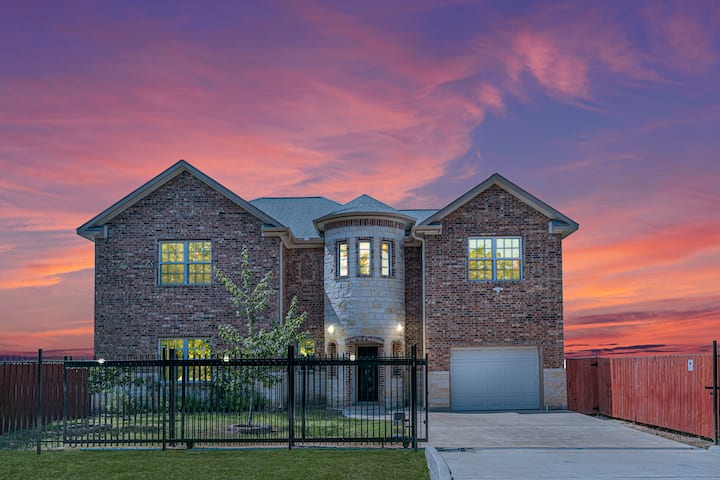 Large Gated Home For Groups~8minute Hobby Airport - Houston