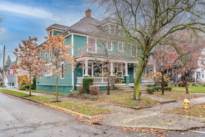 Simply Vintage - The Duplex 940 - Fort Wayne, IN