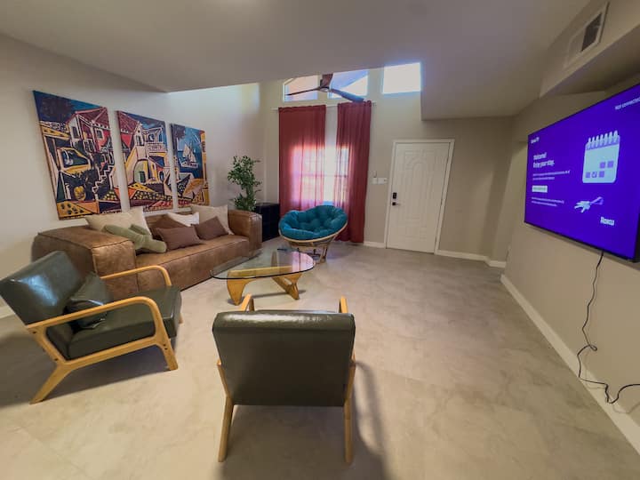 Best Value: Near I-35 | Heb | Grand House | Gated - Nuevo Laredo