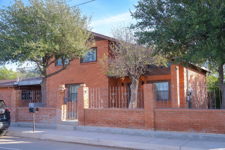 Best Value: Near I-35 | Heb | Grand House | Gated - Laredo, TX