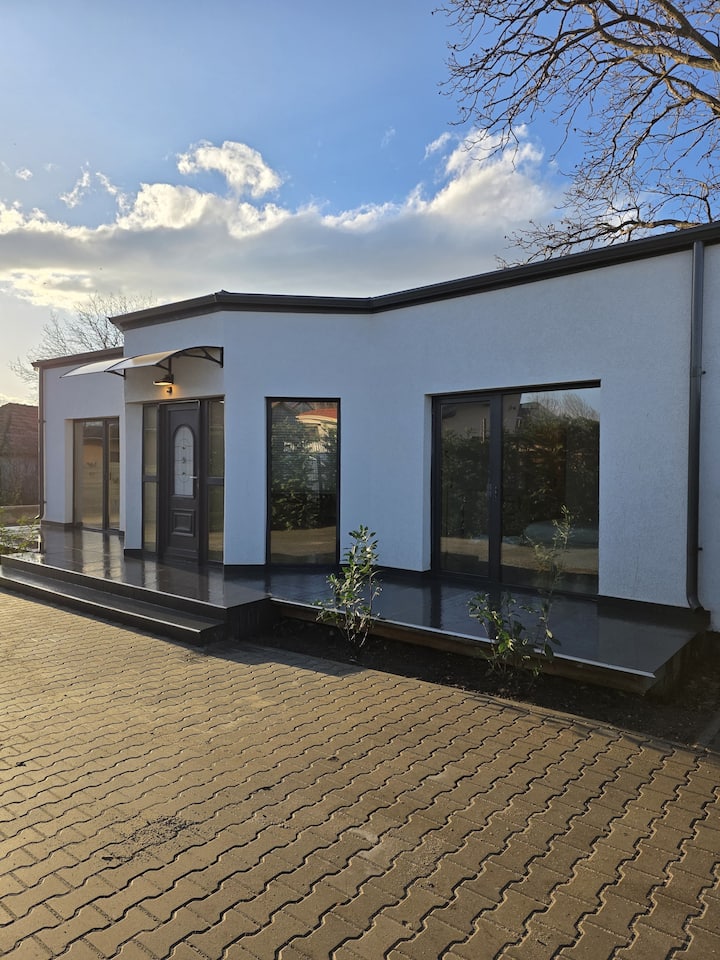 Zuri Petite•cozy•2br•house W/parking Near Brasov - Feldioara