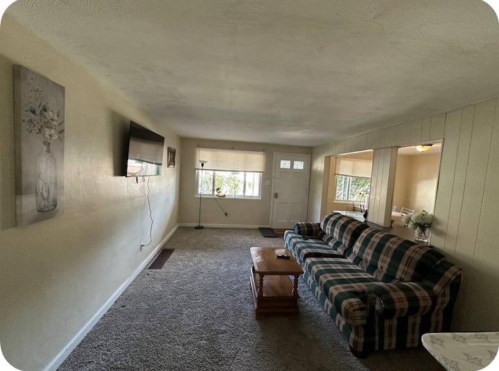 2 Bedroom House In Churchill 7-mile From Downtown - 몬로빌