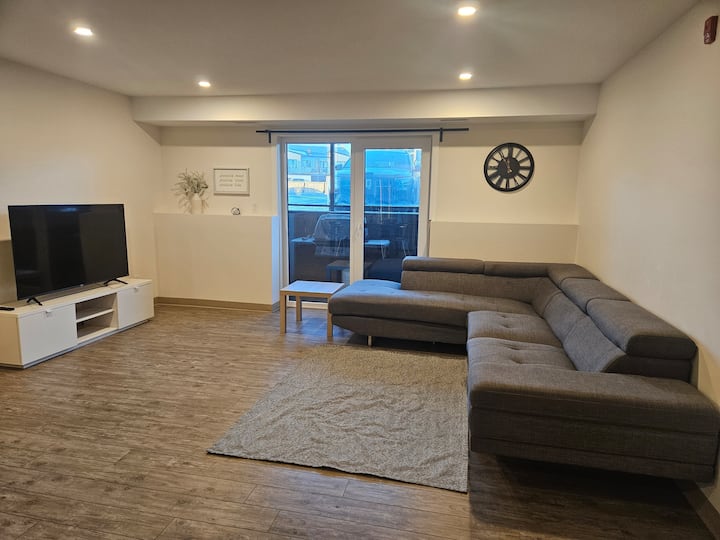 Clean & Cozy 3br Aprt • Gym • Great For Long Stays - Steinbach