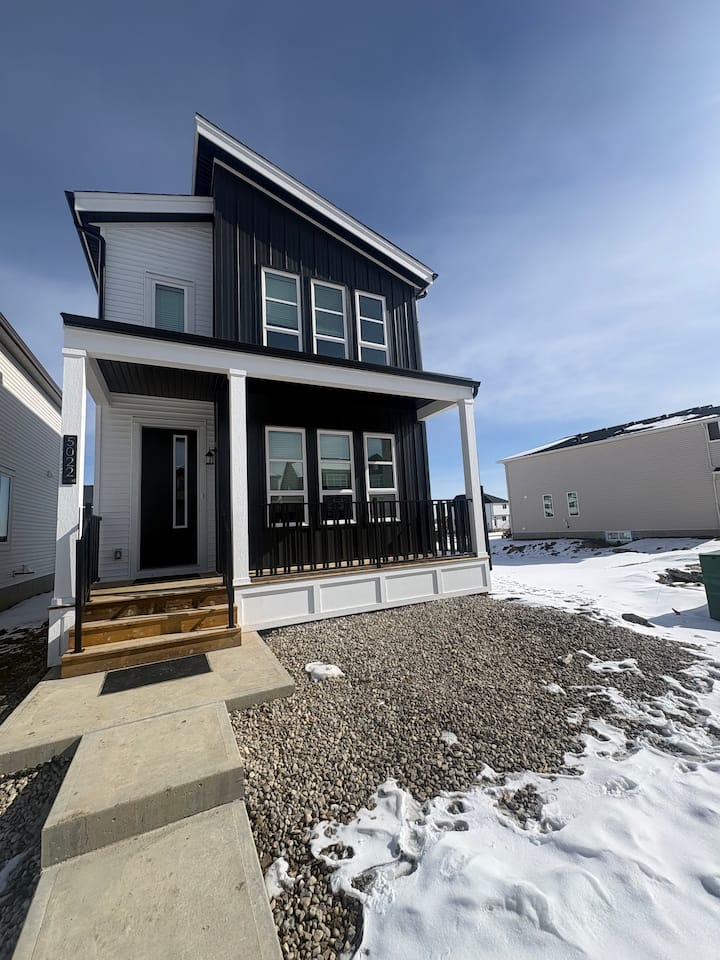 New 3br In Harmony – Golf + Family + Pets - Cochrane