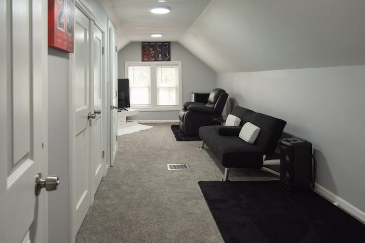 Newly Remodeled, Near Great Lakes Navy Base & Food - Waukegan, IL