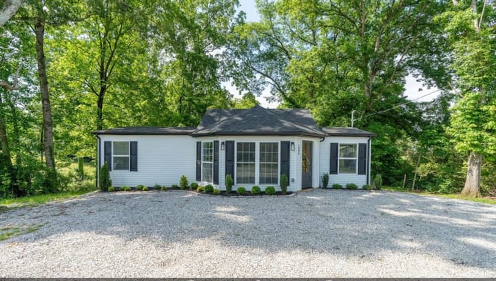 Downtown Cookeville Home! Close To Tenn Tech! - Cookeville, TN