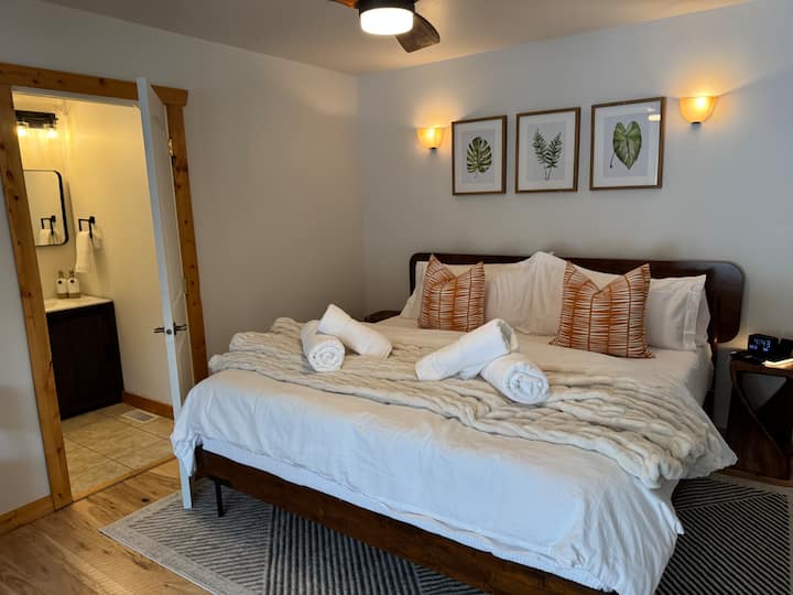 Cozy Cabin Retreat - Walk To Downtown! - Wyoming