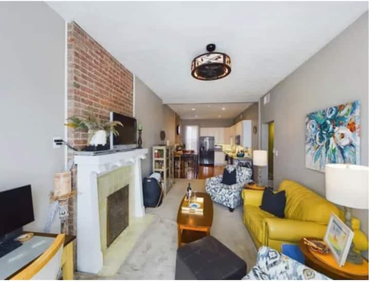 Upscale Downtown Wheeling Condo Modern & Stylish - Wheeling, WV