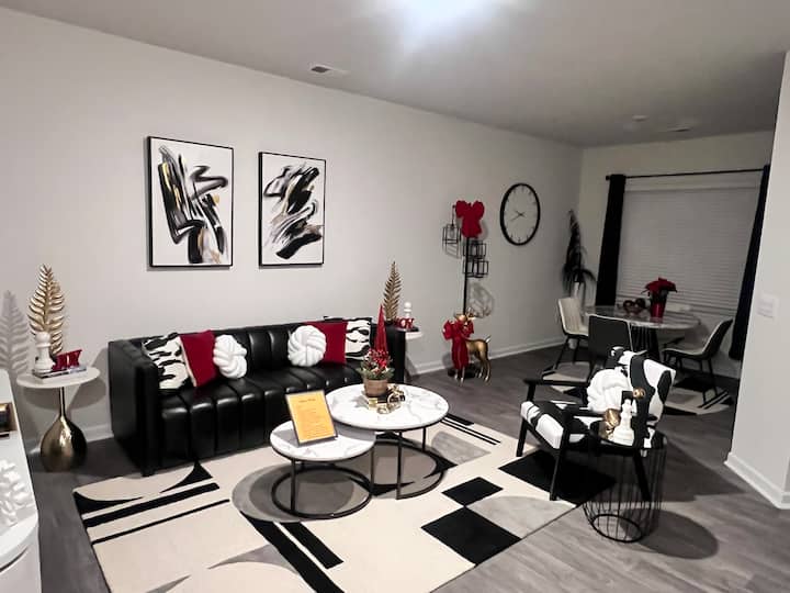 Stylish And Comfortable 3-bedroom Townhouse. - Graham-Mebane Lake