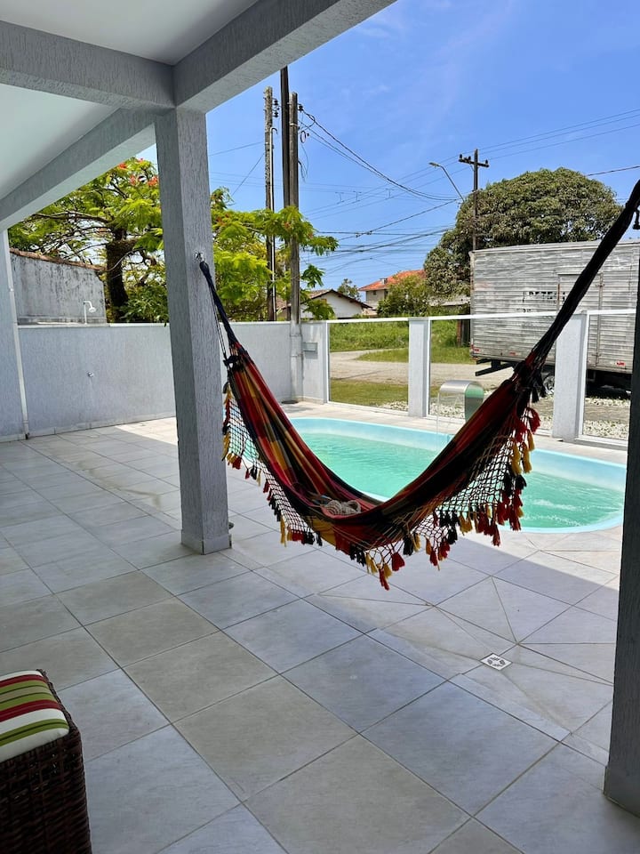 Casa Espaçosa C/ Piscina, à 2 Quadras Da Praia! - Guaratuba