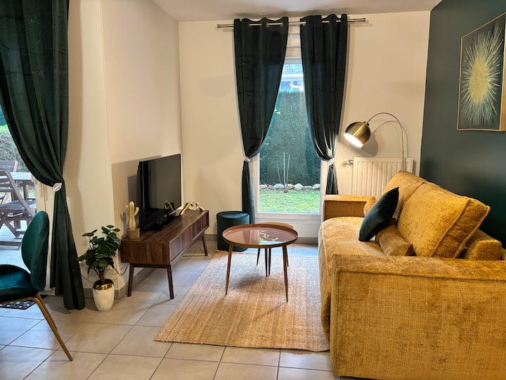 ÉMeraude Chic – Terrasse, Fibre & Box, 4 Personnes - Saint-Priest