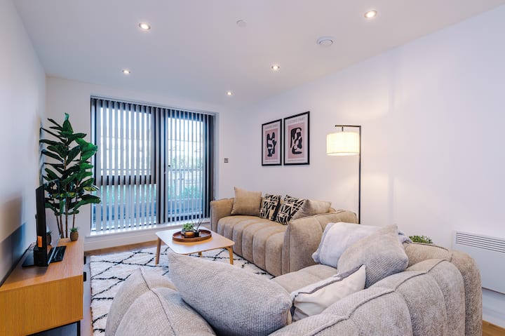 2 Bed City Centre Flat With Pool Table And Parking - Leeds