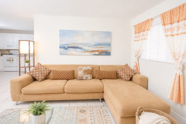 Coastal Comfort In Quiet Neighborhood- 3br - Hobe Sound, FL