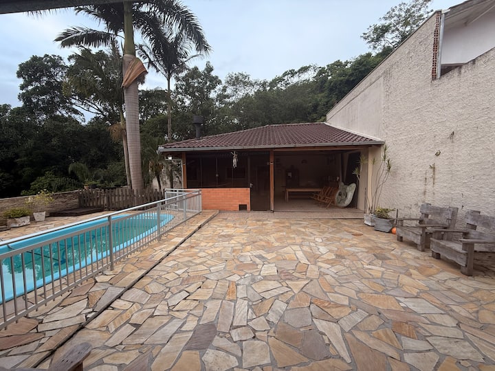 Casa Com 2 Quartos E áRea De Festa Com Piscina - Rio do Sul